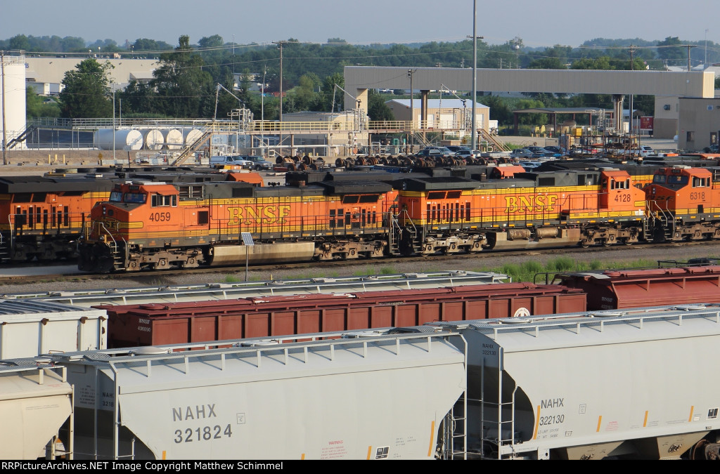 BNSF 4059 & BNSF 4128